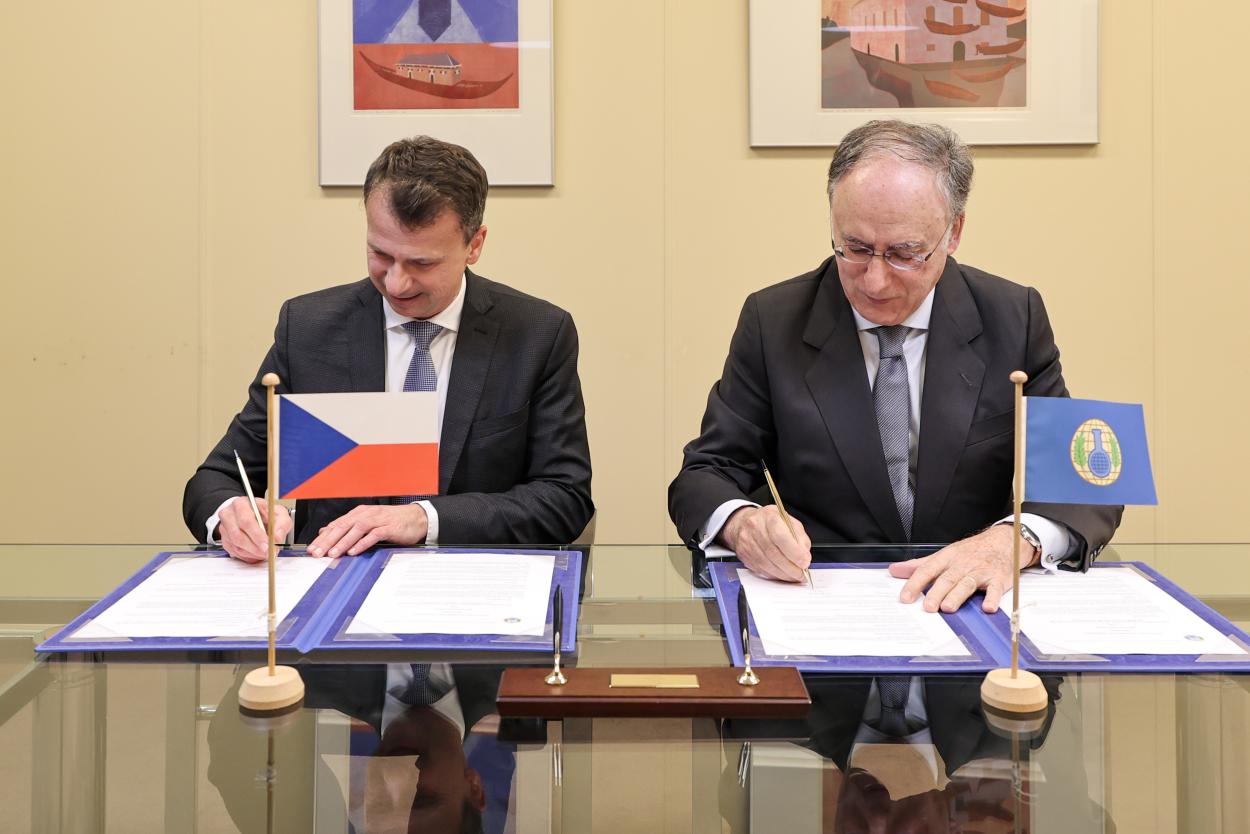 Czechia contributes over €10,000 to OPCW assistance and protection ...